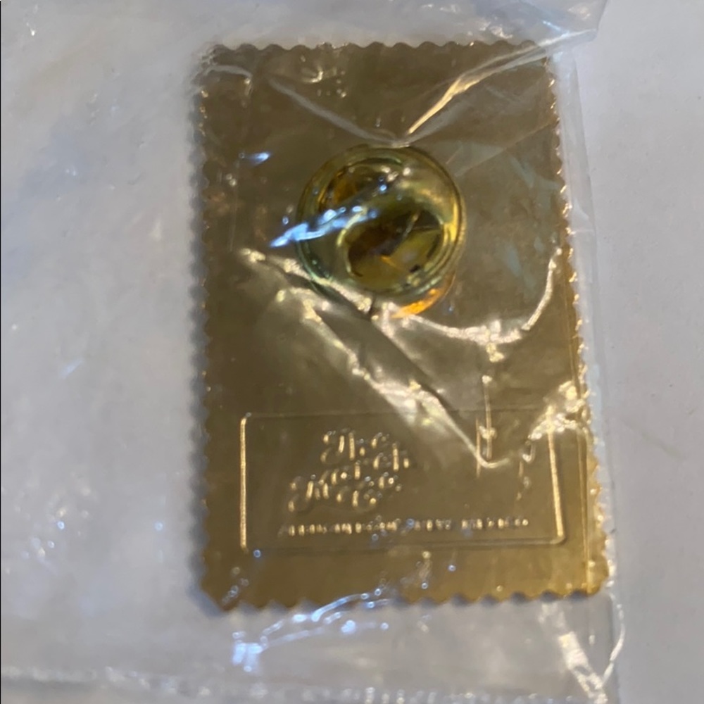 Vintage Walt Disney Stamp Pin. Untied States .06 - Gem